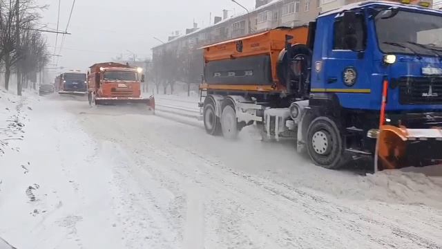 Тулу снова накрыл снегопад ️ Коммунальная техника работает в усиленном режиме