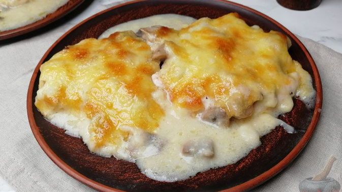 ФИЛЕ С ГРИБАМИ В СМЕТАННОМ СОУСЕ