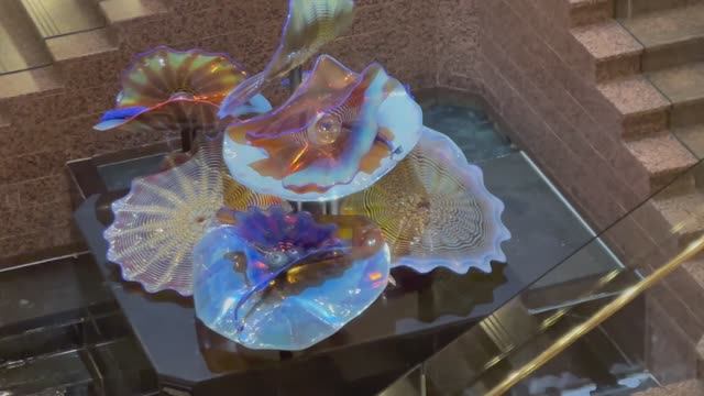 Атака на стеклянный цветок.