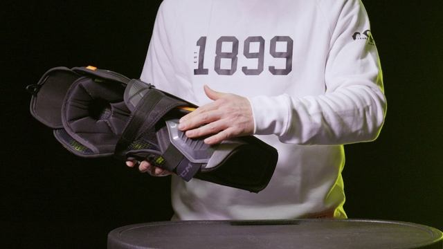 🏒 CCM SG TACKS XF PRO 2024 — профессиональные щитки для максимальной защиты на льду | Обзор новинки