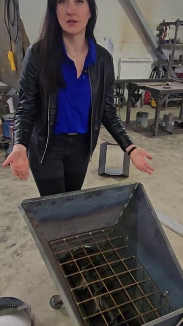 Секционный шнековый транспортер. Приемный бункер транспортера.