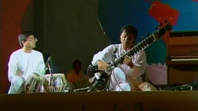 Puriya at its purest | Ut. Nishat Khan plays for Shri Mataji | 1990, France