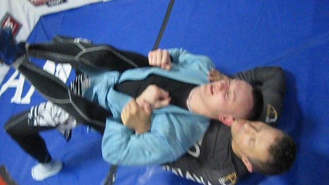 2017 год. Выход на рычаг локтя со спины когда соперник зафиксировал обе мои руки.