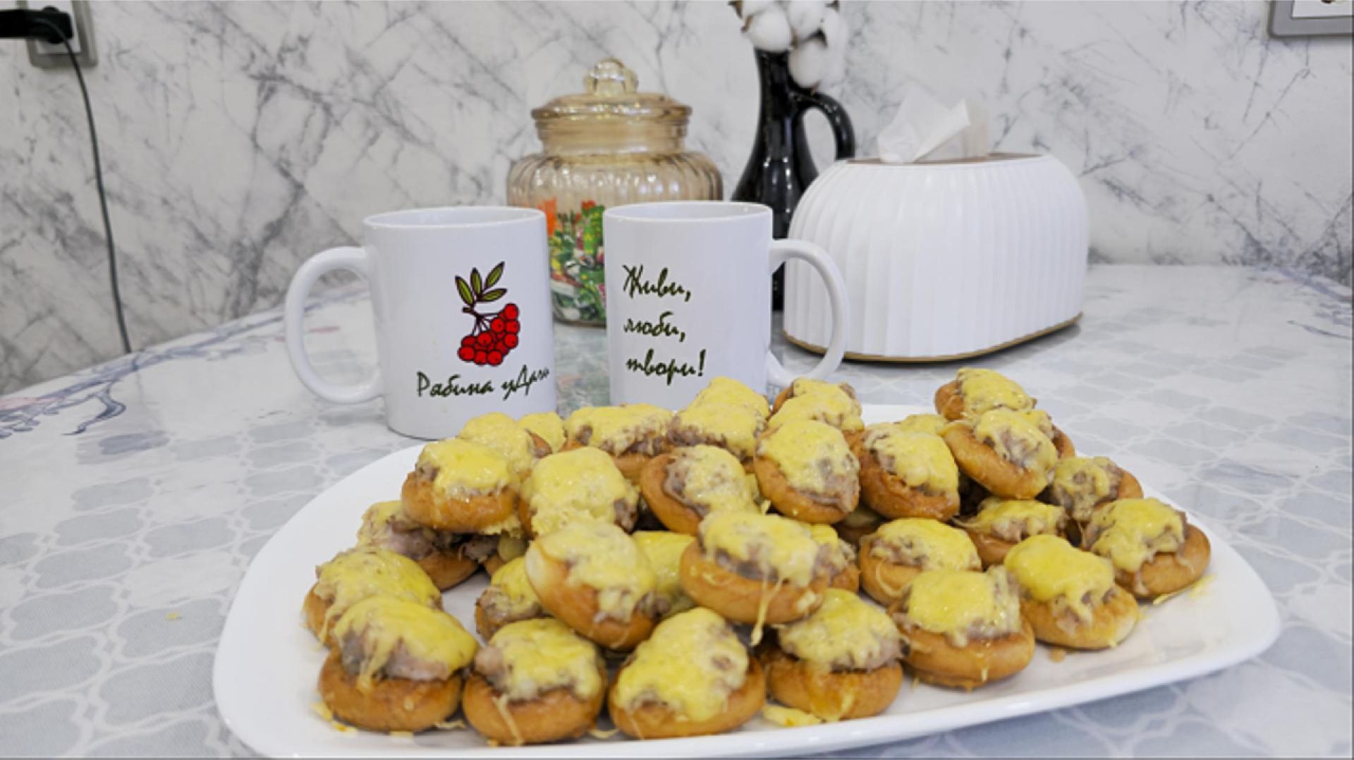 Сочные и ароматные сушки, начинённые фаршем: готовим быстро и вкусно