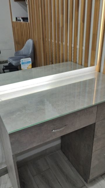 Гримерный стол в салон красоты