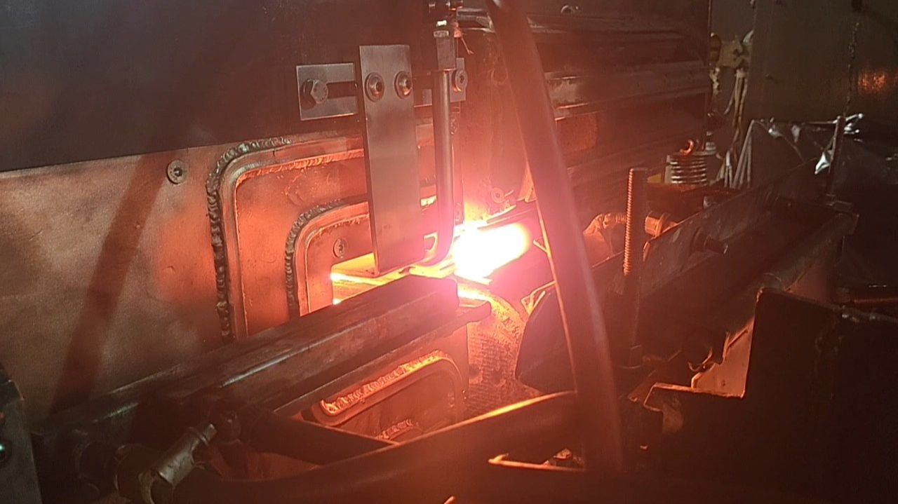 Автоматическая линия горячей штамповки болтов