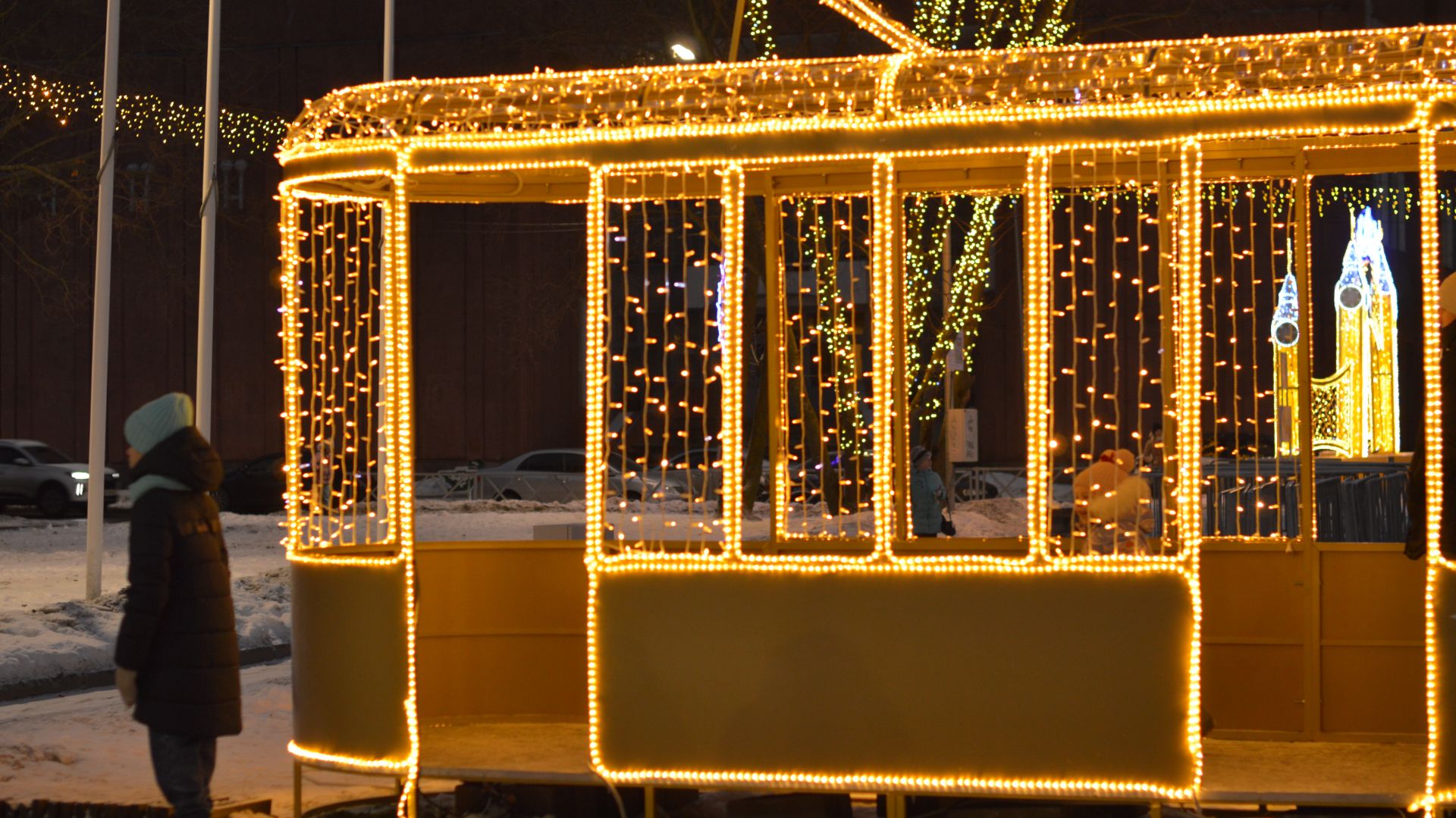 "Трамвай". Светодиодный уличный арт-объект. г. Рыбинск.