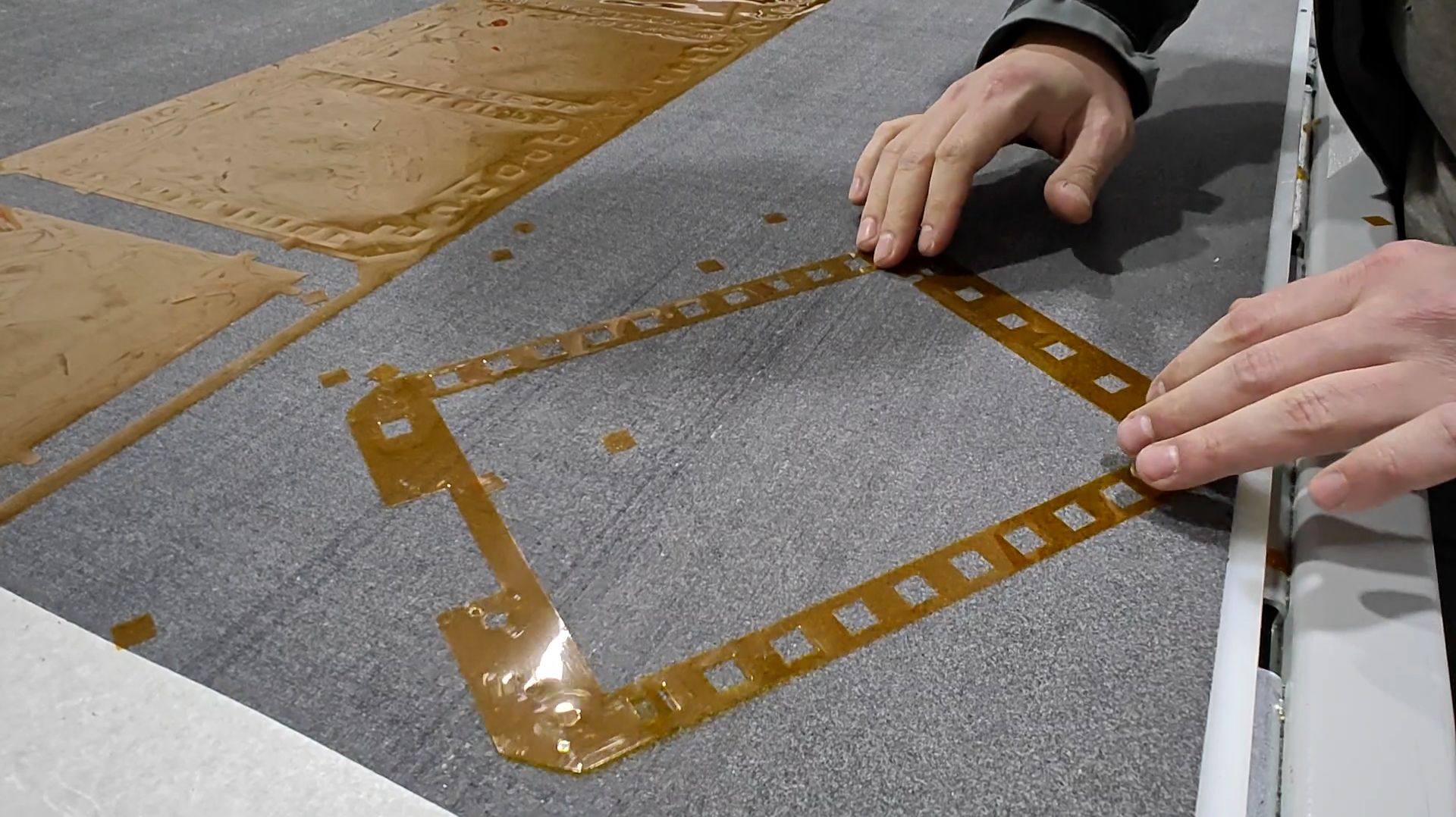 Высокоточная резка полиимидной плёнки на плоттере Zünd 🎥⚡️