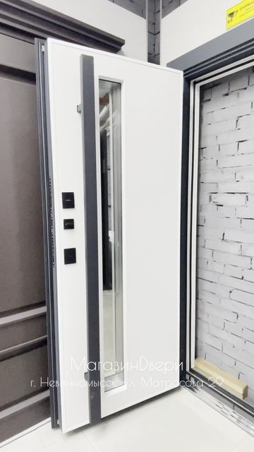 Дверь входная (металлическая) Кайрос ТЕРМО RAL 7016/9005 Стеклопакет