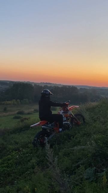 Выезд на теплый закат, на своей любимой Ланзе!)