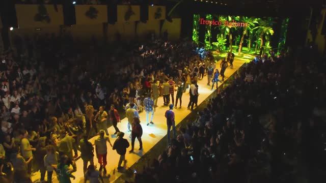 Показ женской коллекции Dolce & Gabbana весна-лето 2017