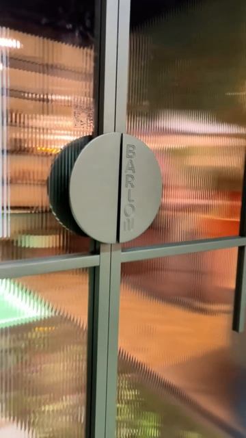 Русский Дом_2025. Пивот механизм на распашных створках