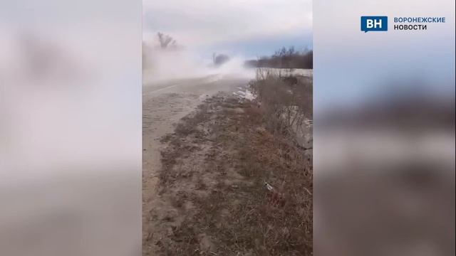 В Александровке затопленный участок дороги оказался ловушкой для водителя