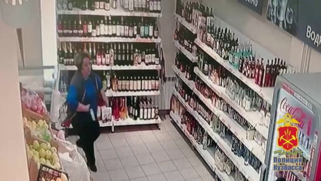 В Кемерове полицейские задержали местных жителей, которые похитили 29 бутылок водки