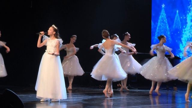 Эмма Мансурова — "Мир прекрасен" (Э. Петряшева) | Ансамбль "Антрэ", Отчетный концерт 2026