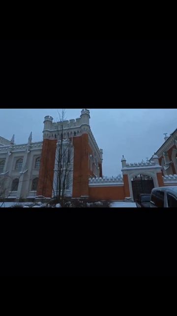 Императорские дворцовые конюшни в Петергофе