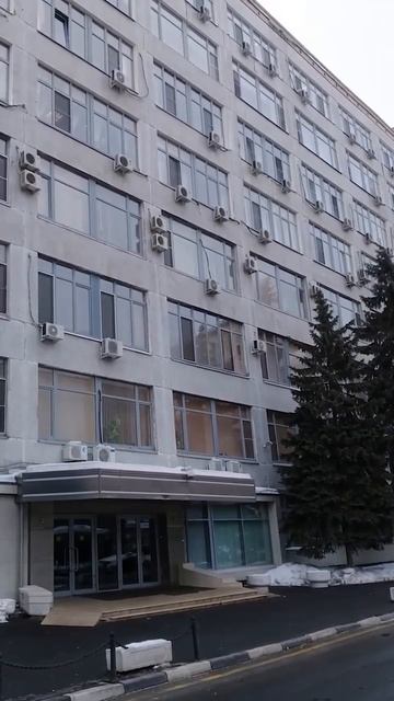 💃Депутат Госдумы Миронов целый час орёт на офис Роскомнадзора.  Неизвестные спрятали у здания колон