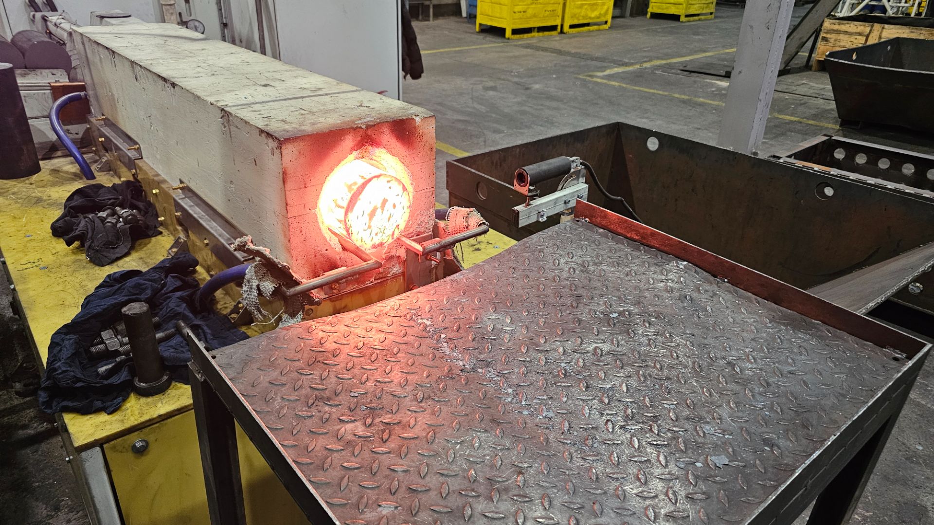 Линия индукционного нагрева мерных заготовок перед штамповкой