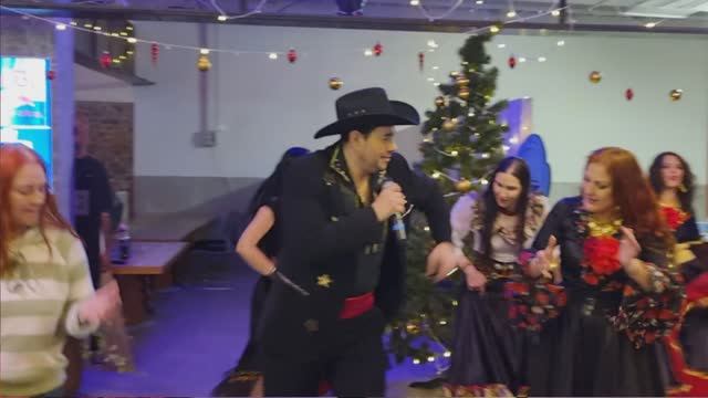 РАЗГОВОР СО СЧАСТЬЕМ 💃🏿. ПЕВЕЦ Е. БЕРЛИН  И КОЛЛЕКТИВ ЦЫГАНСКОГО ТАНЦА "ЭКСПРОМТ". ШОУ. #АНСАМБЛЬ.