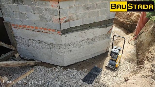 Глубинный дренаж пристенного типа вокруг дома с подвалом