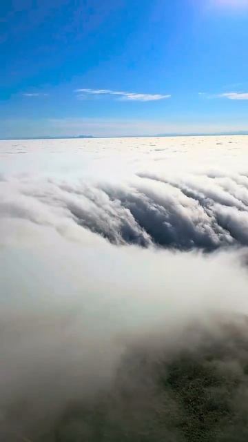 Водопад облаков на острове Верой в Норвегии - когда ветер Лофотен спускает не воду, а небо
