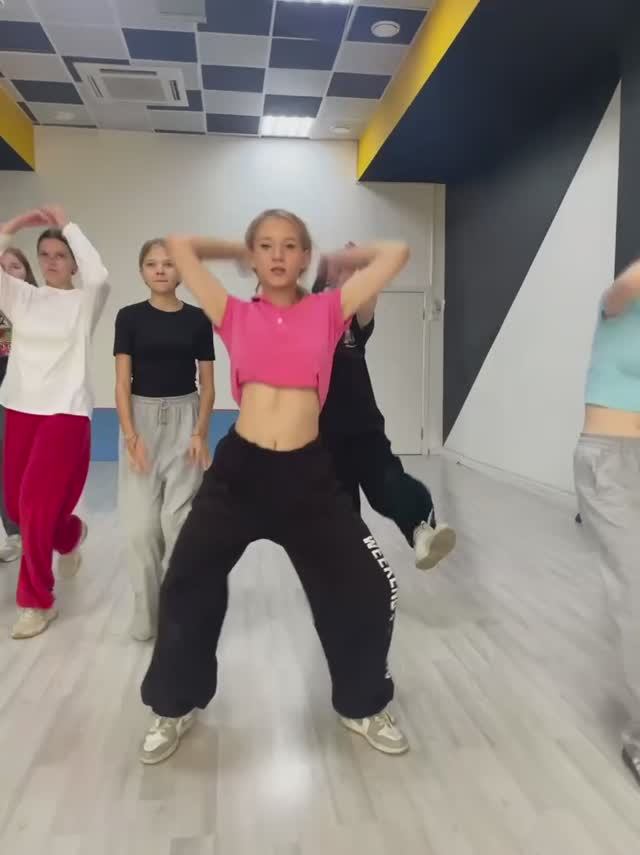 Современные танцы 🔥 #MetroDANCE #танцы #танцыдлявзрослых #танцыдлядетей #Смоленск #студиятанцев