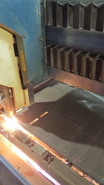 Лазерная резка листового металла на станке в Москве и Московской области в Семь треугольников ООО