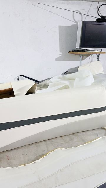 Повтор оригинала при пошиве салона катера
