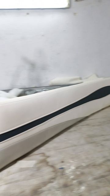 Боковые элементы каюты катера