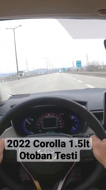 Испытание Toyota Corolla на шоссе 2022 года .