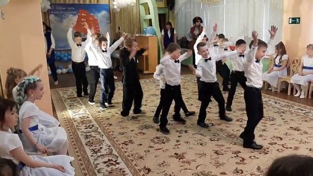 20220527 танец моряки гр ивушка выпускной