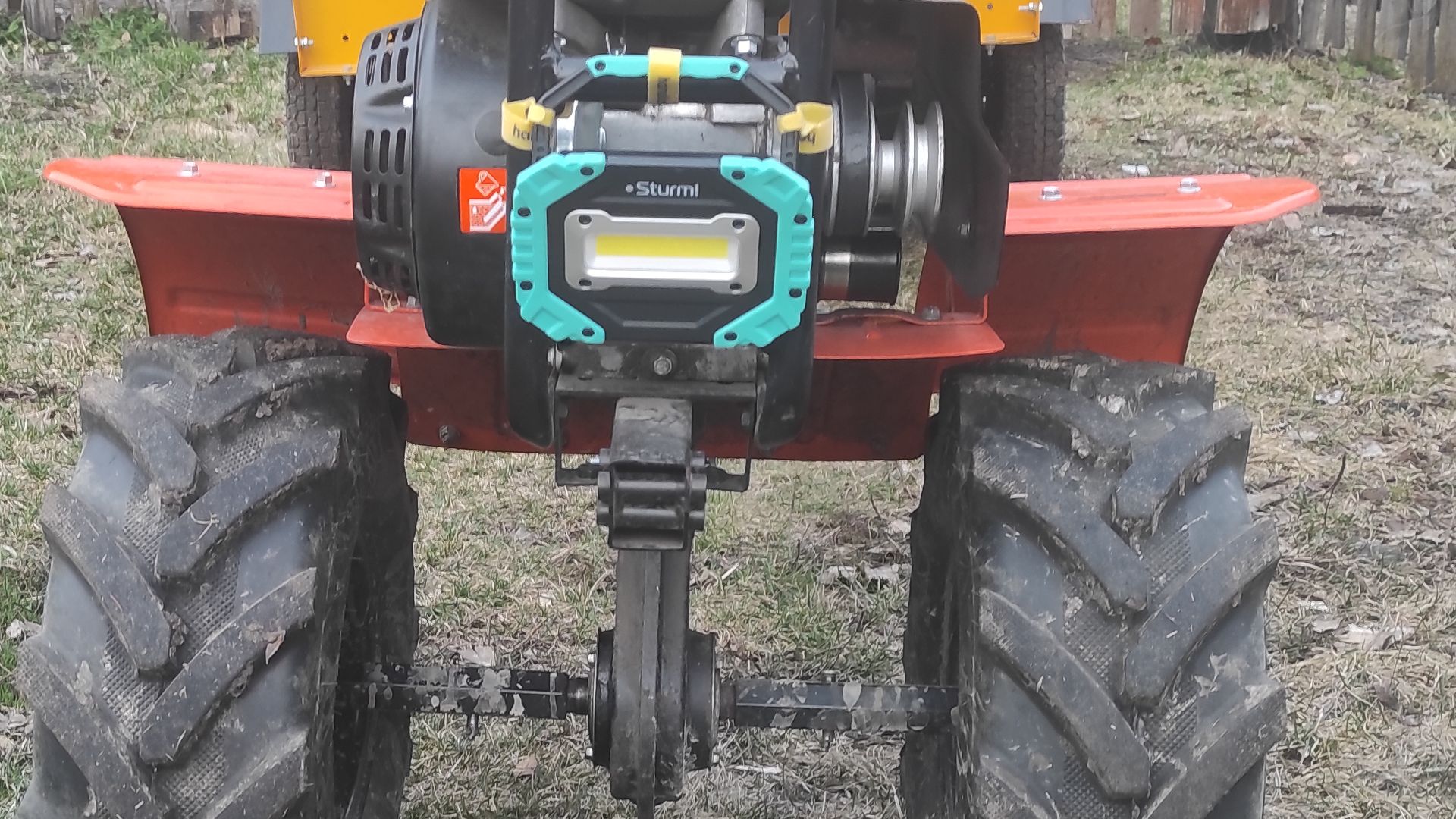 Фонарь-прожектор Sturm 4052-03-600