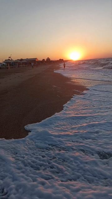 Вокруг света за 15 секунд | Серега скалолаз развлекается #азовскоеморе #серега #shorts #бег