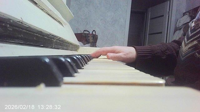 Музыкальное упражнение: Арпеджио - подъём по Ре-мажор, спуск по Ля-мажор