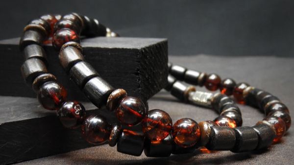 HelenBox | Чокер с камерунским Эбеном, Кокосом и вишневым Янтарем #helenbox #jewelry #эбен #янтарь