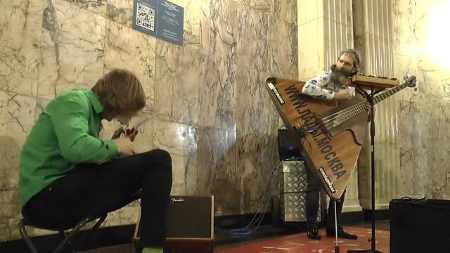 В Питере пить.Дуэт музыкантов балалаечников