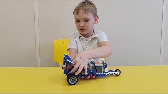 Выставка НТТ-2026. Кий Сергей, 7 лет. Робот Гоночная машина