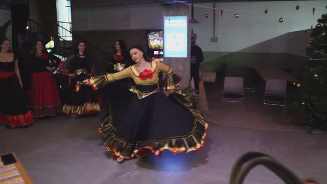 ЦЫГАНСКАЯ ВЕНГЕРКА ТАНЕЦ 💥 ШКОЛА ТАНЦЕВ "ЭКСПРОМТ". С. Кузнецова. КОЛЛЕКТИВ ЦЫГАНСКОГО ТАНЦА.