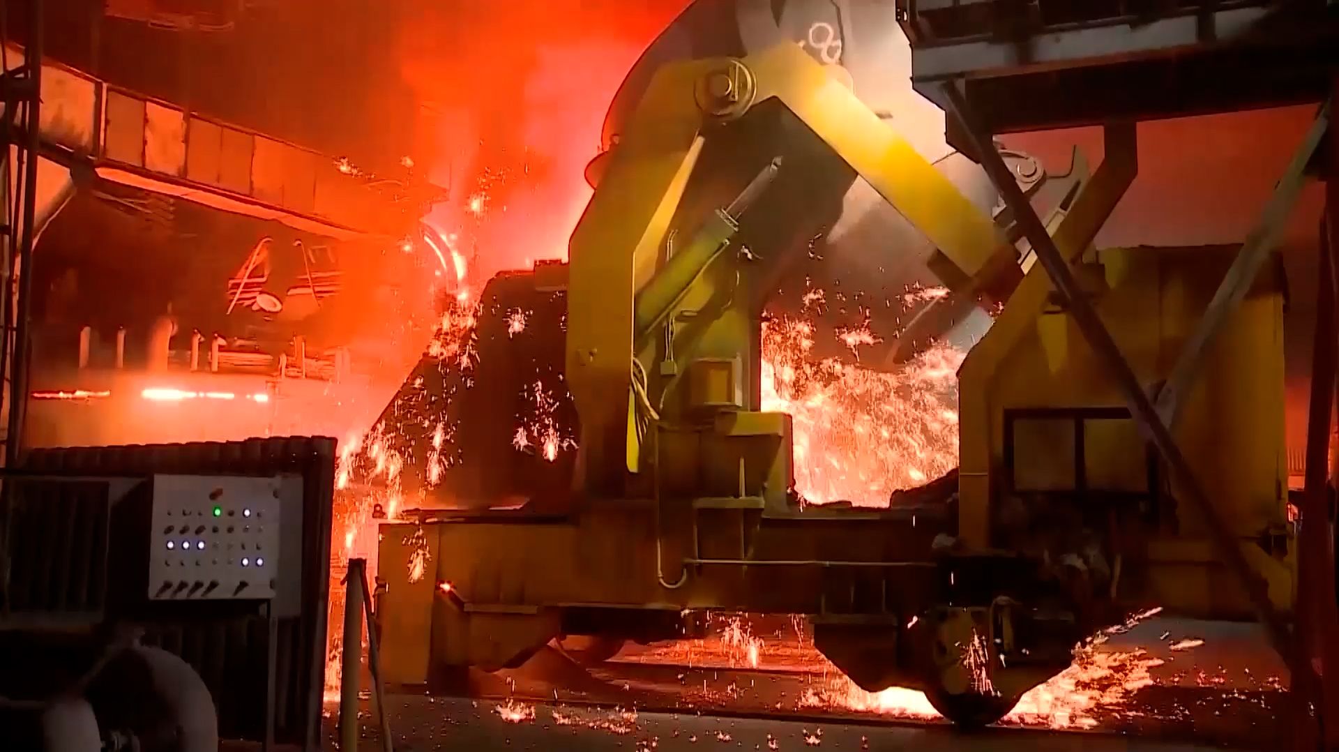 На комбинате сокращают затраты на производство стали.