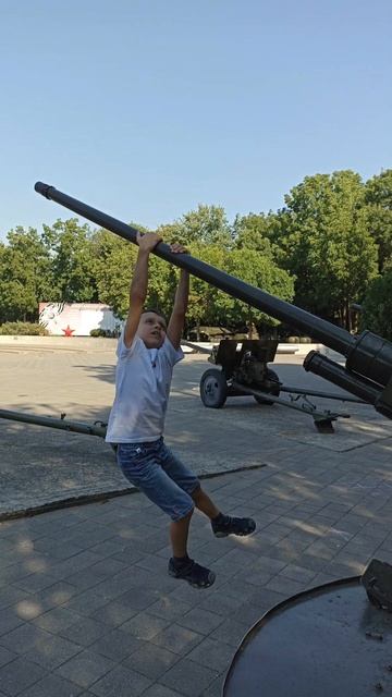 Необычная тренировка в парке | Мускулы против железа | Серега скалолаз #боулдеринг #shorts #спорт