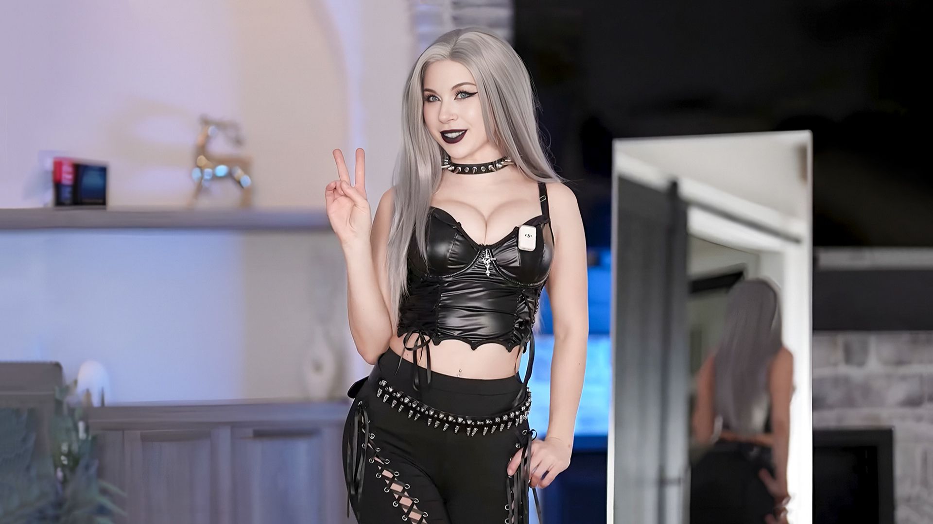 Dessyy - Tight GOTH Try on Haul