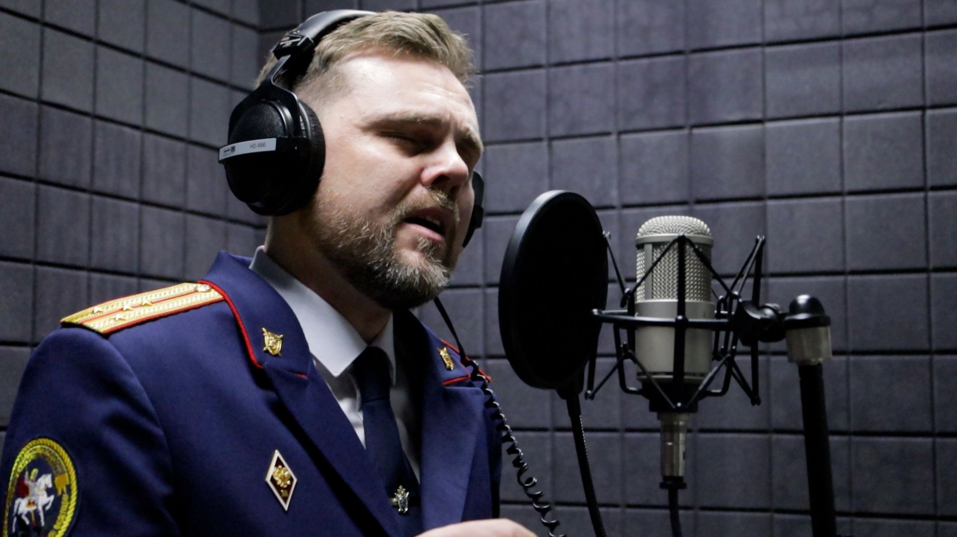 ГОЛОСА СЕРДЕЦ В СТРОЮ