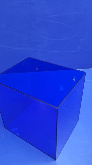 Коробочки из цветного оргстекла.