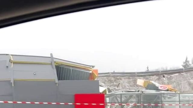 В Подмосковье рухнула Пятёрочка из за снега