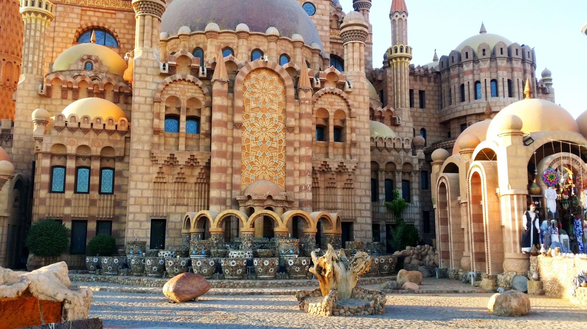 Египет-2023г. Naama Bay. Едем в старый город(Old Market). Мечеть. Аль-Сахаба. Зашли в мечеть.