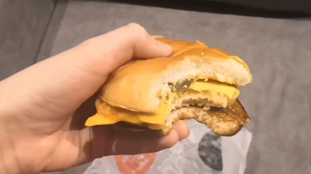 Обзор на Чизбургер (Rostic’s)