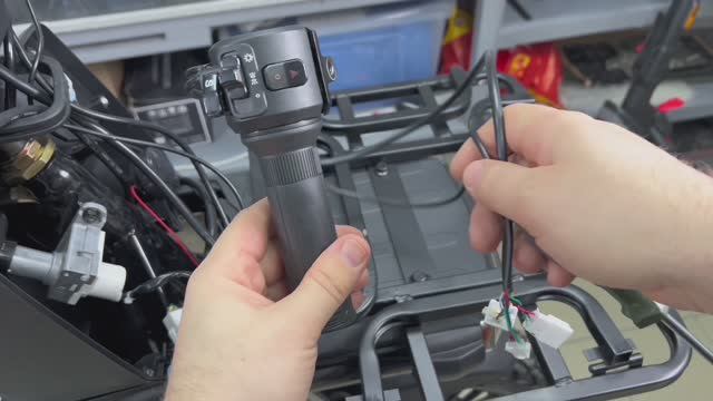 Motiko MU5 замена ручки газа и панели переключения.
