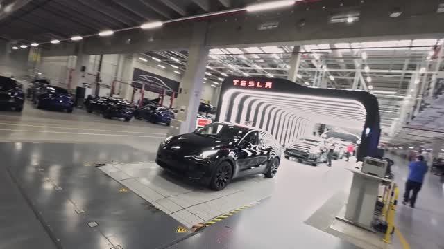 Производства автомобилей Model Y на заводе Giga Berlin в Германии  🚙