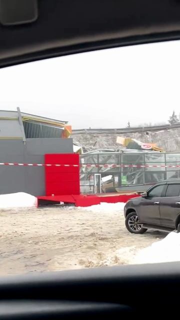 В Подмосковье рухнула Пятёрочка из за снега