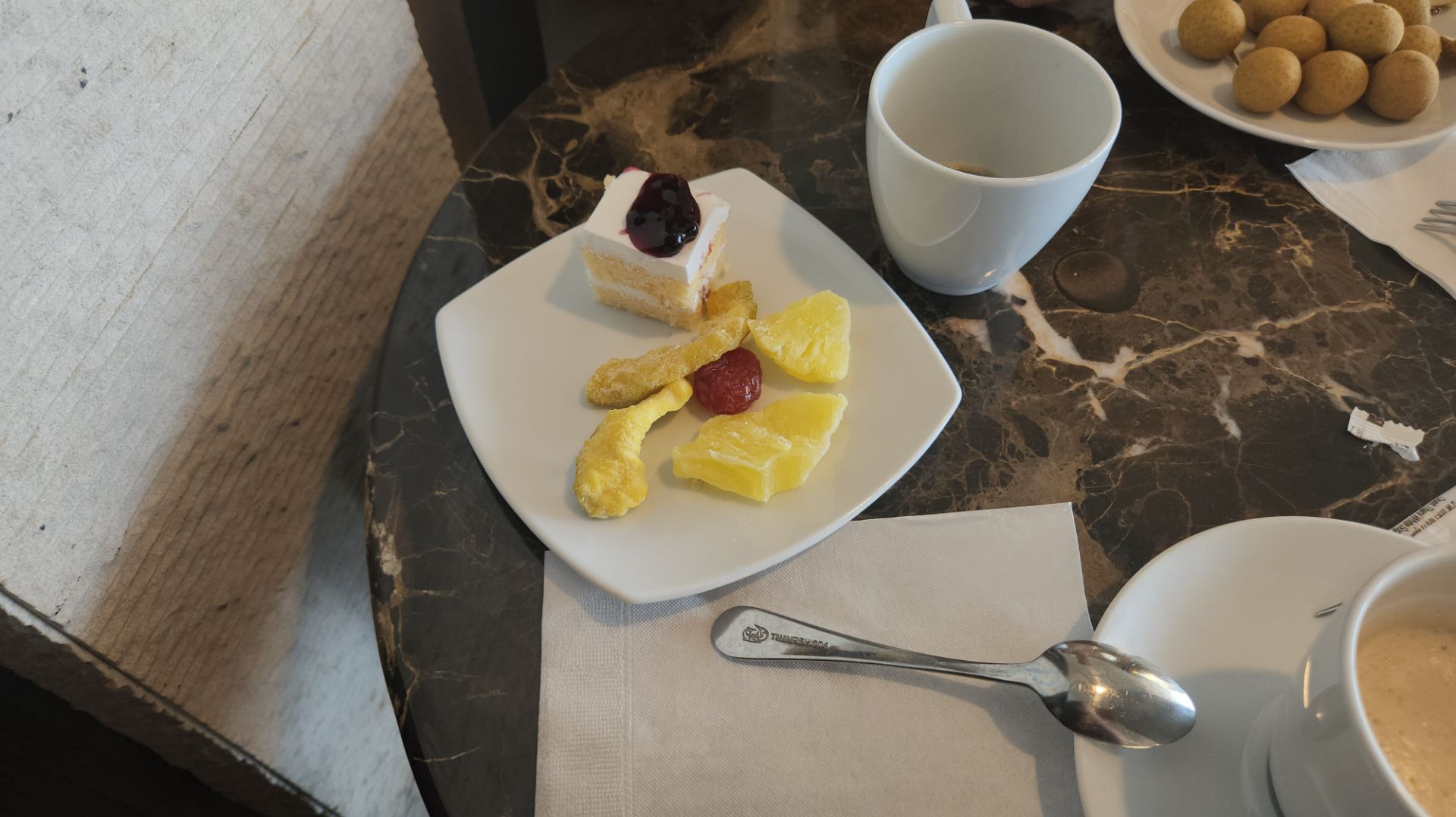 Вкусное выселение из отеля Dusit Thani Паттайя ☕️ 🍰 🌴